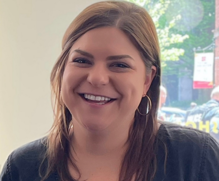 Exclusive Interview with an Artist: Laura Korzon – Gibsons